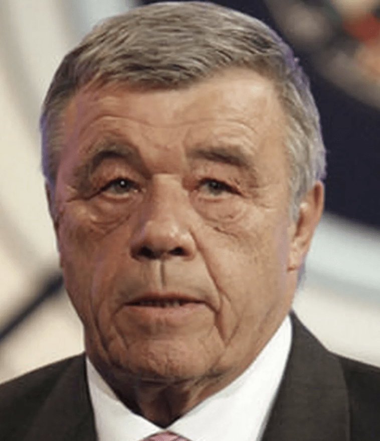 Bullseye Presenter and Darts Commentator Tony Green Passes Away | UKNIP ...