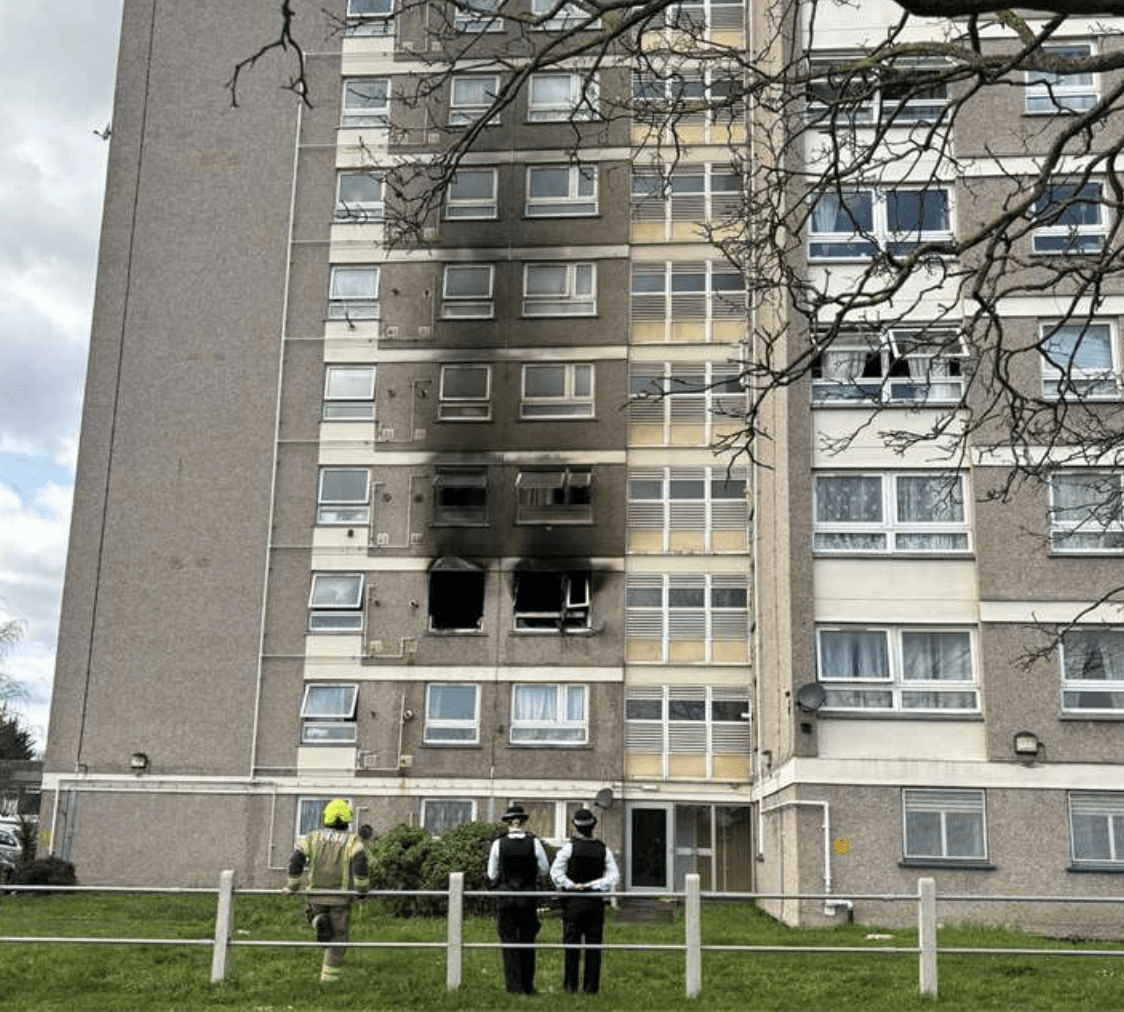 Massive Fire Engulfs Flat in Erith, Prompting Major Firefighting Effort ...