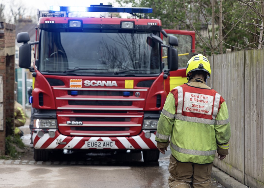 Shed Fire in Maidstone: Firefighters Battle Blaze on Cornwall Close - UKNIP