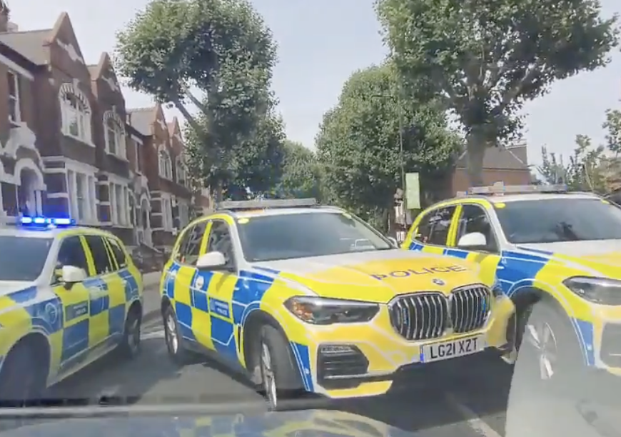 Armed Police Use Spike Trap to Stop Car on Wandsworth Bridge - UK News ...