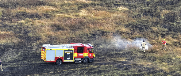 Firefighters Tackle Large Grass Fire at Spring Farm Park in Rainham