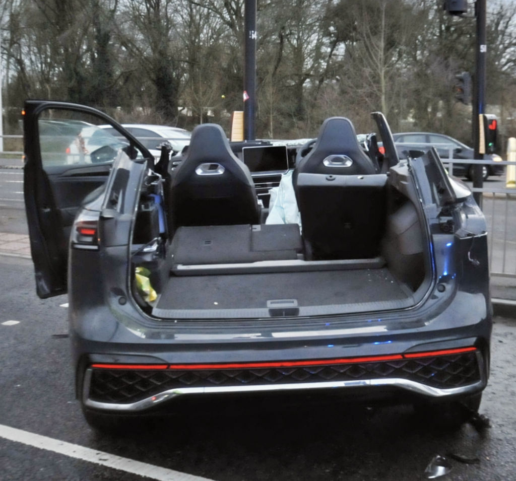 Serious Crash Shuts Winnersh Showcase Roundabout - UKNIP