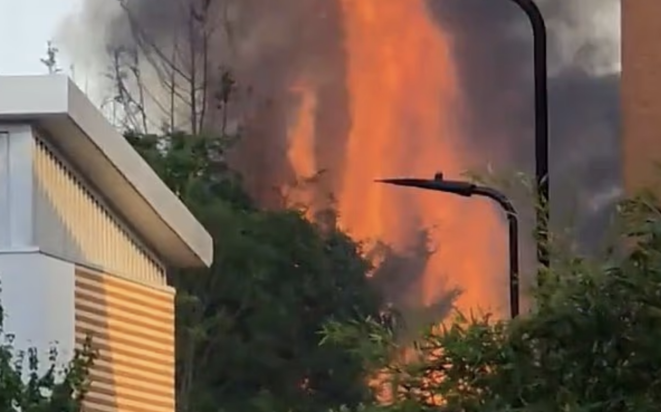 Huge Fire Near Hackney Downs Halts Two London Rail Lines - uknip.co.uk