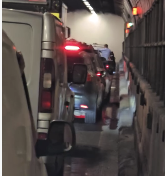 Vehicle Fire Causes Long Delays in Dartford West Tunnel - uknip.co.uk